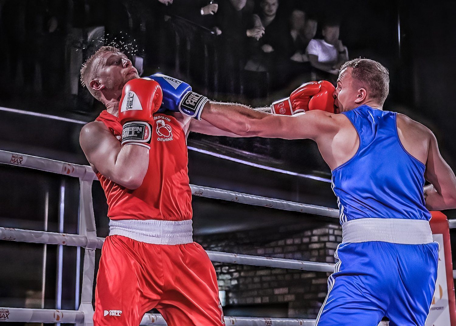 Fotoreportage "The Last Dance"; afscheidswedstrijd bokser Max van der ...